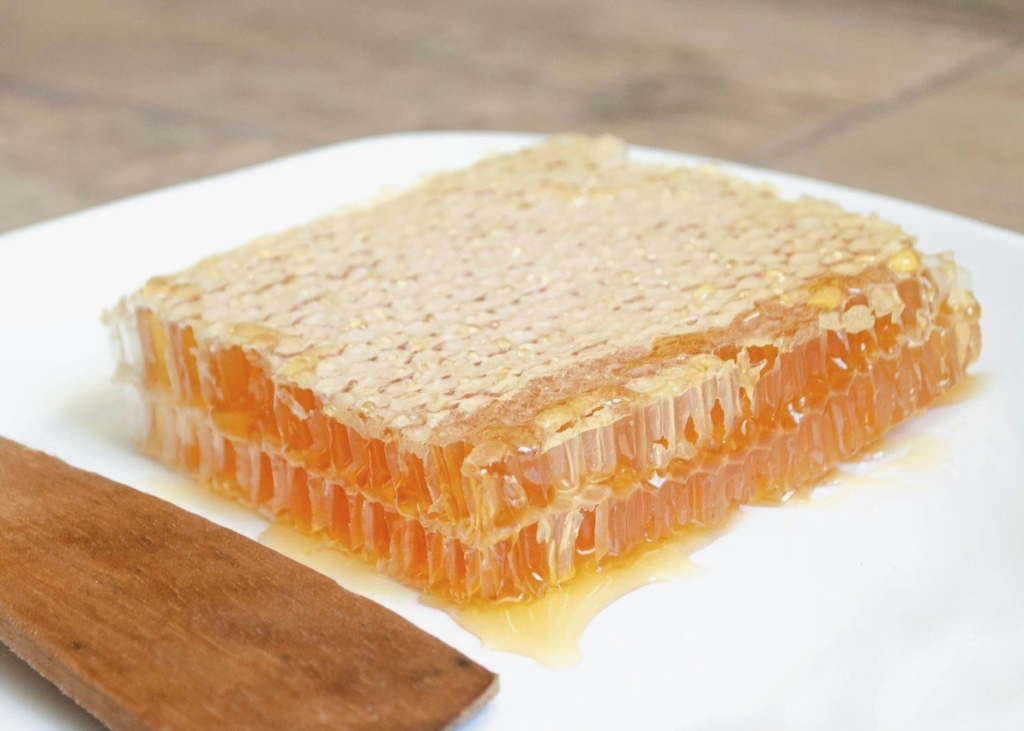 The Benefits of Honey Comb | World of Honey